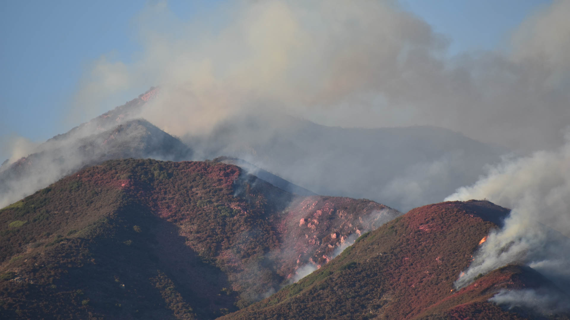 OC’s Airport Fire Continues Into Riverside County as Containment Begins